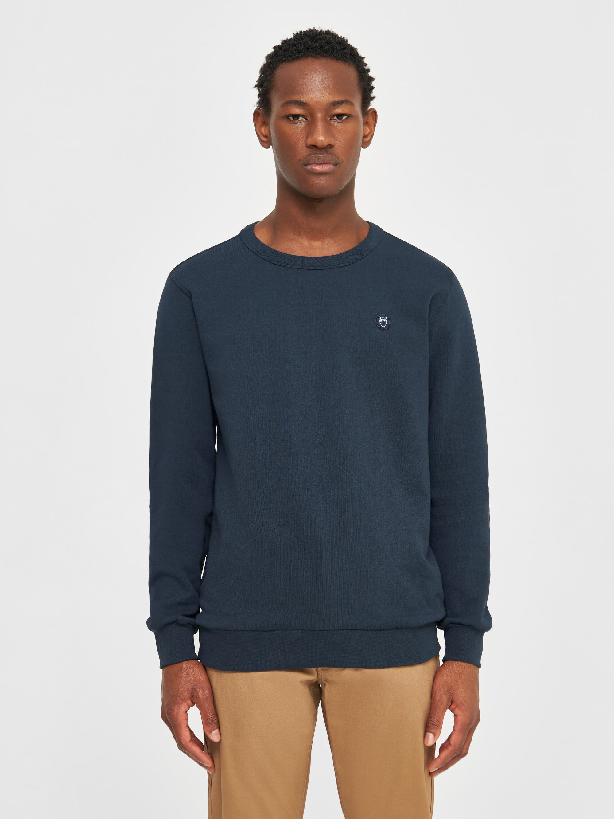 Buy Basic badge sweat - Total Eclipse - from KnowledgeCotton Apparel®